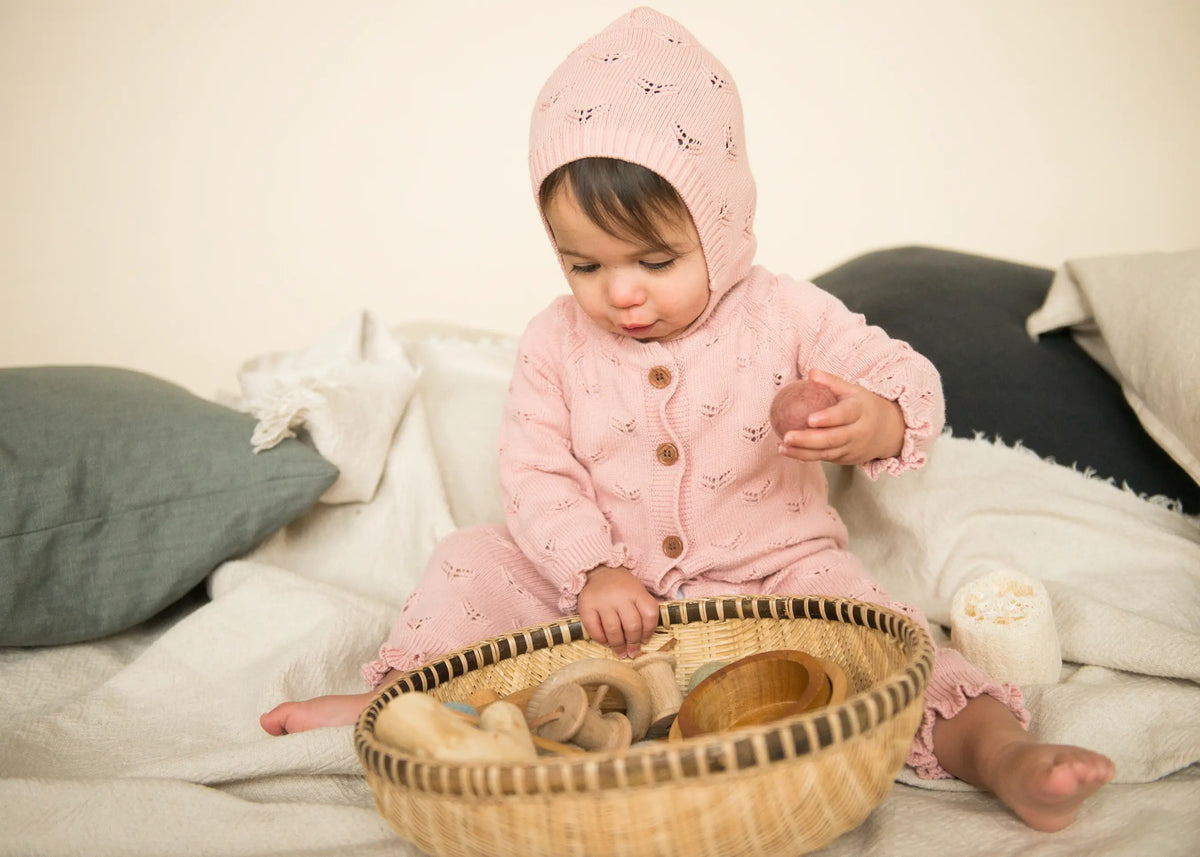 How to Encourage Independent Play In Toddlers – Happy Little People